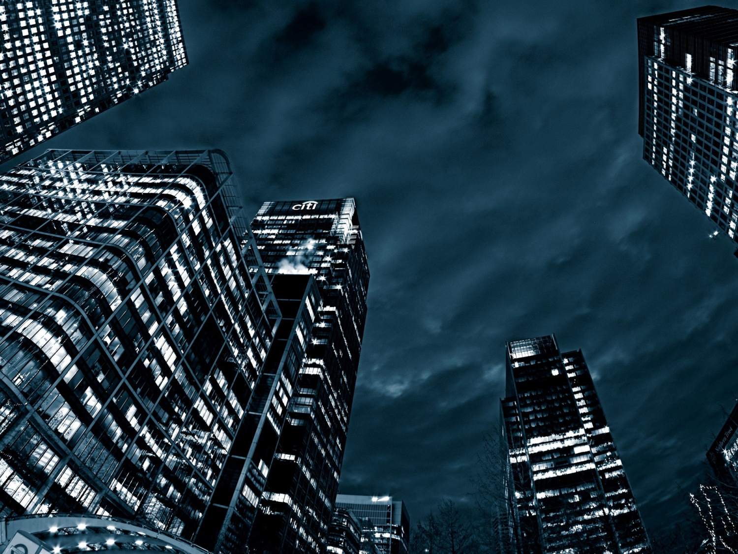 Guide: 7 valuable behaviours for successful investing - First Service ...